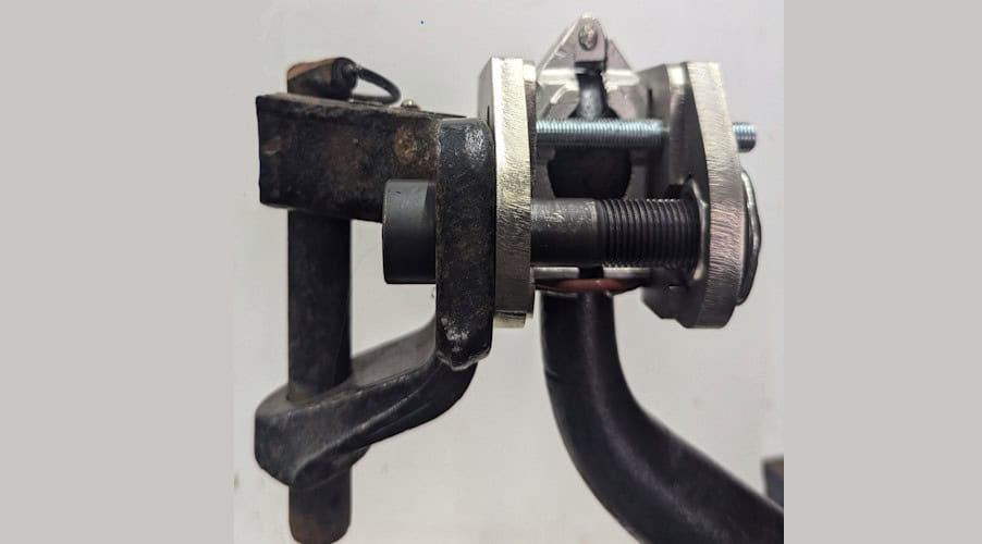 Bak-Rak Heavy-Duty Swan to Flange Converter | Outdoor Insight